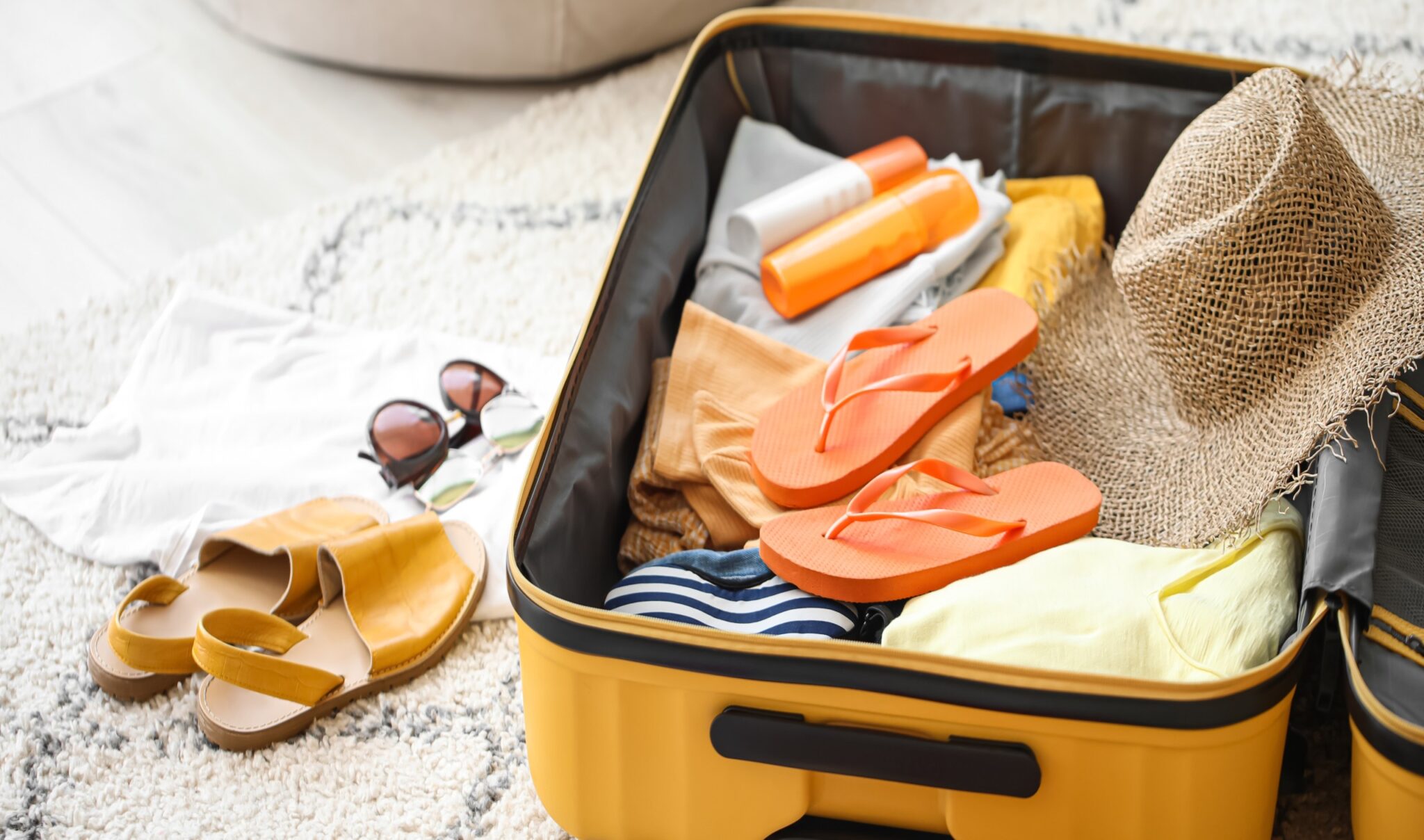 Travel Packing Tips for a Long Vacation : Complete Checklist